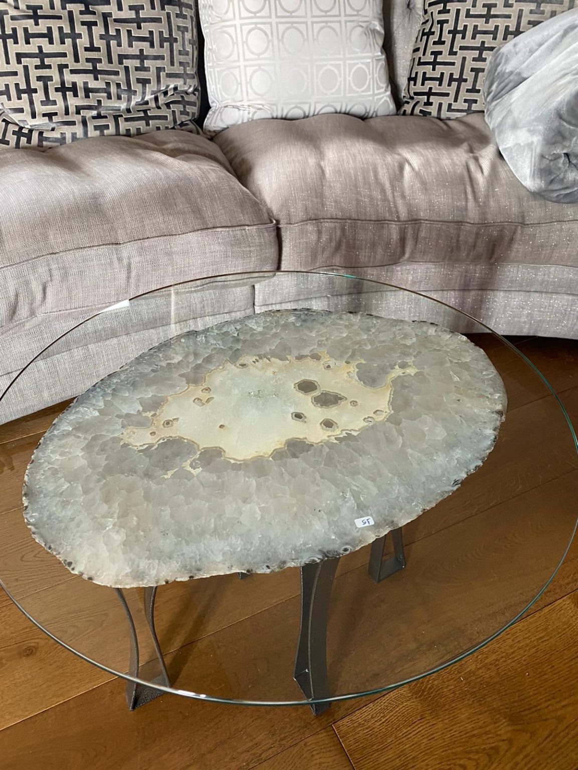 Agate Geode Table 15kg H45xW57cm Grey / White Crystal Quartz Material